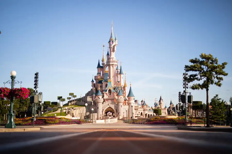 Hong Kong Disneyland Crowd Calendar 2026 & 2027 | Magic Tips