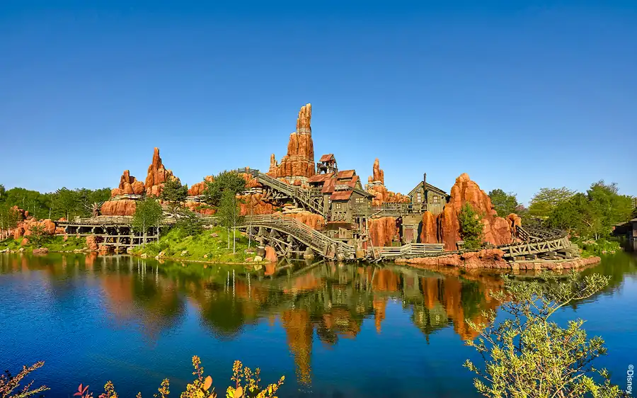 Guía completa del Parque Disneyland París: atracciones, desfiles ...