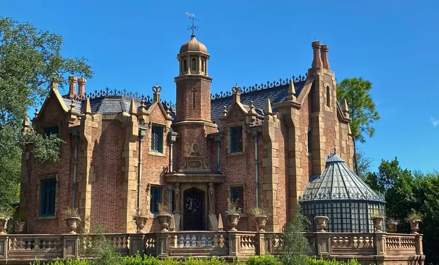 Magic Kingdom at Walt Disney World Guide: Attractions, Dining & Tips ...